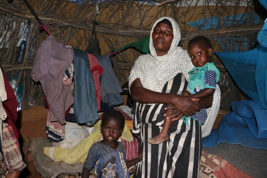 Hit by multiple crises, tens of thousands of Somalis flock to refugee camps in Kenya | World ...